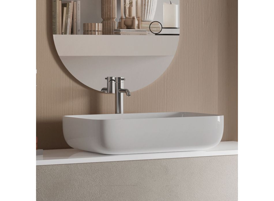 Kompozim banjoje me pasqyre, baze ne ngjyre guri Havana dhe lavaman