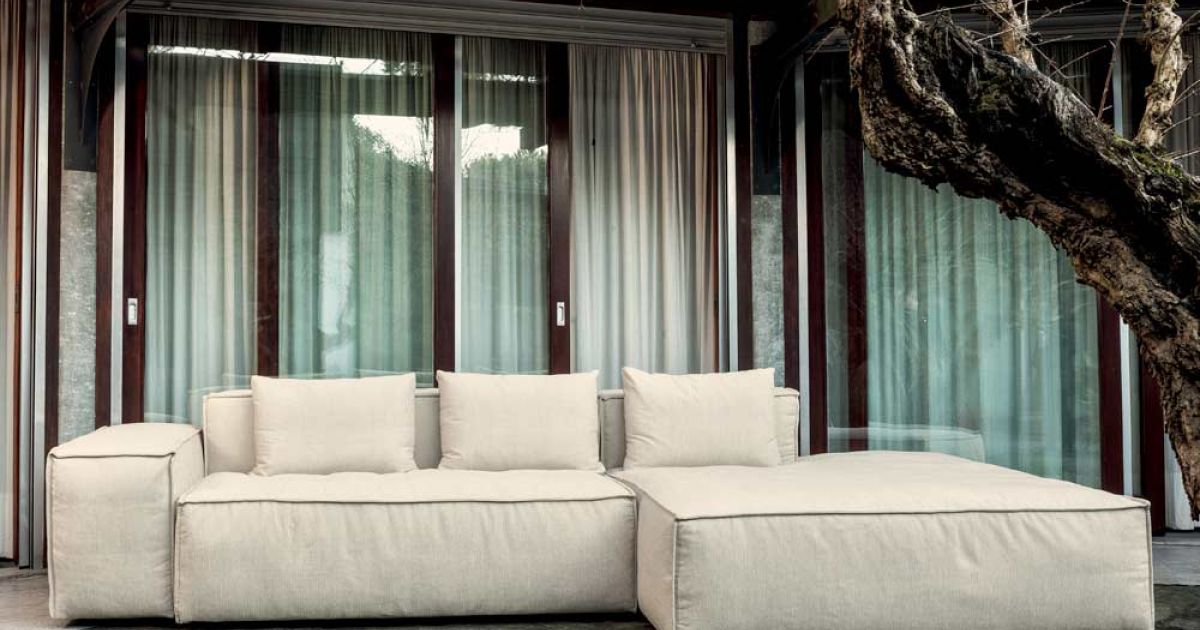 1 divan, 1 mbështetëse krahu dhe 1 gadishull