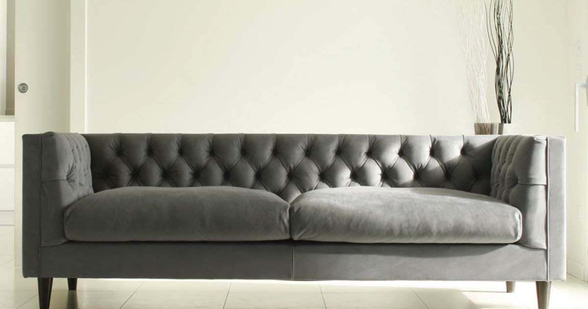 Divan me strukturë dhe këmbë druri Made in Italy