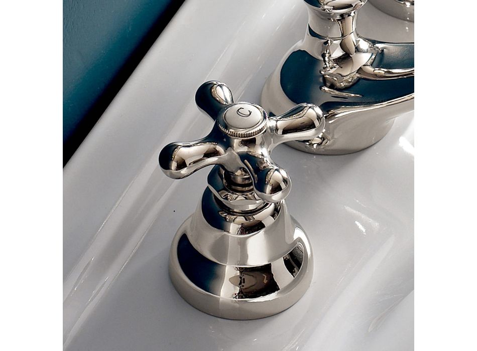 Bateria e lavamanit prej tunxhi me 3 vrima të stilit klasik